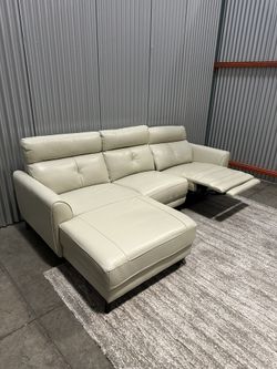 Brevin Leather Power Reclining Sectional DELIVERY AVAILABLE for Sale in Seattle WA OfferUp