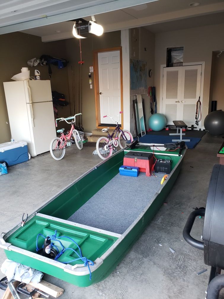 PENDING sold: 11 foot plastic Jon boat Coleman Crawdad for Sale in ...