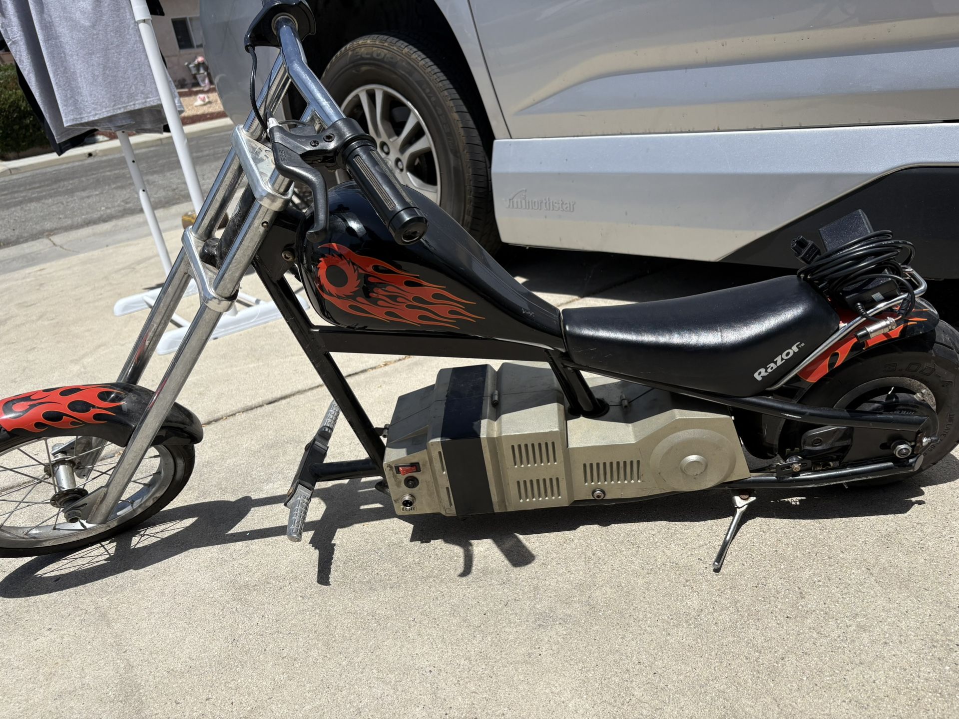 Razor Electric Mini Chopper Woman for Sale in Hemet, CA - OfferUp