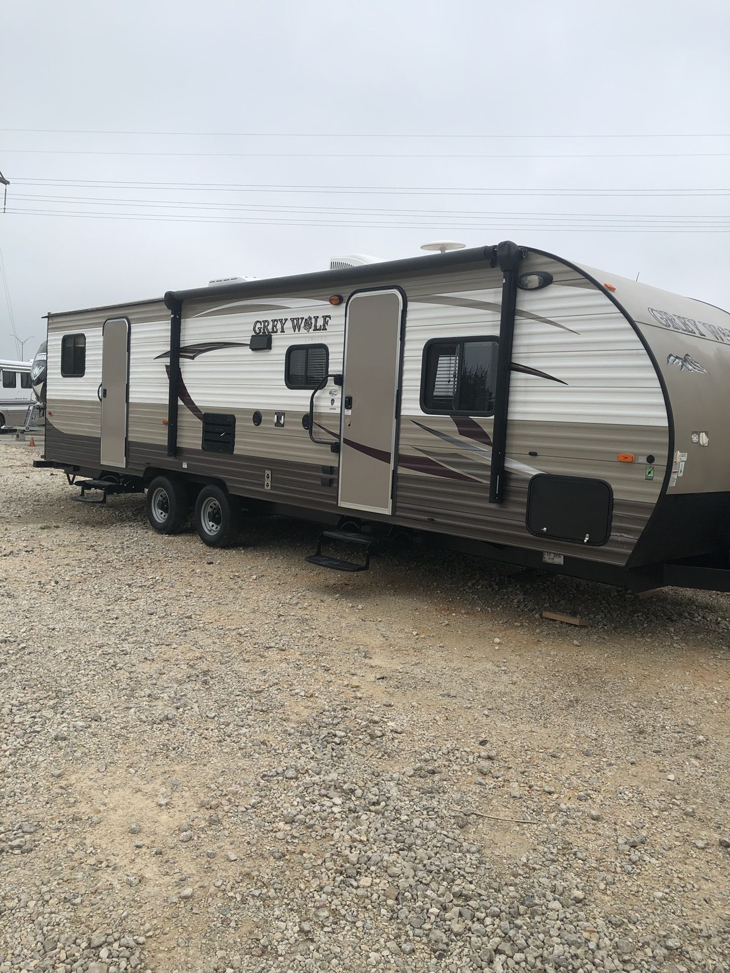 2016 Grey Wolf 29 Ft Travel Trailer Double Slideout for Sale in Houston, TX - OfferUp