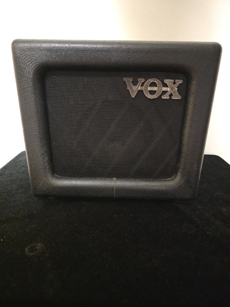 VOX Amp Modeling Guitar Amp w/Effects BUILT-IN for Sale in Albuquerque ...