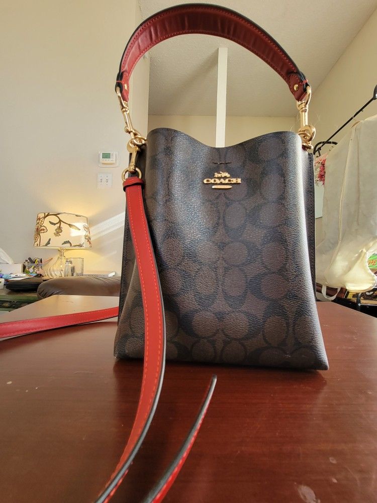 Coach Mollie Bucket Bag for Sale in Austin, TX - OfferUp