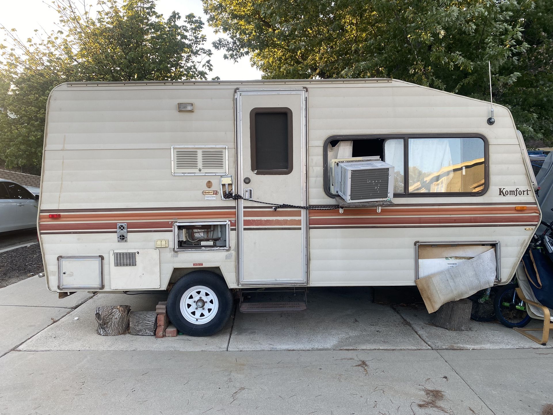 1990 Komfort Lite Trailer for Sale in Santa Clarita, CA - OfferUp