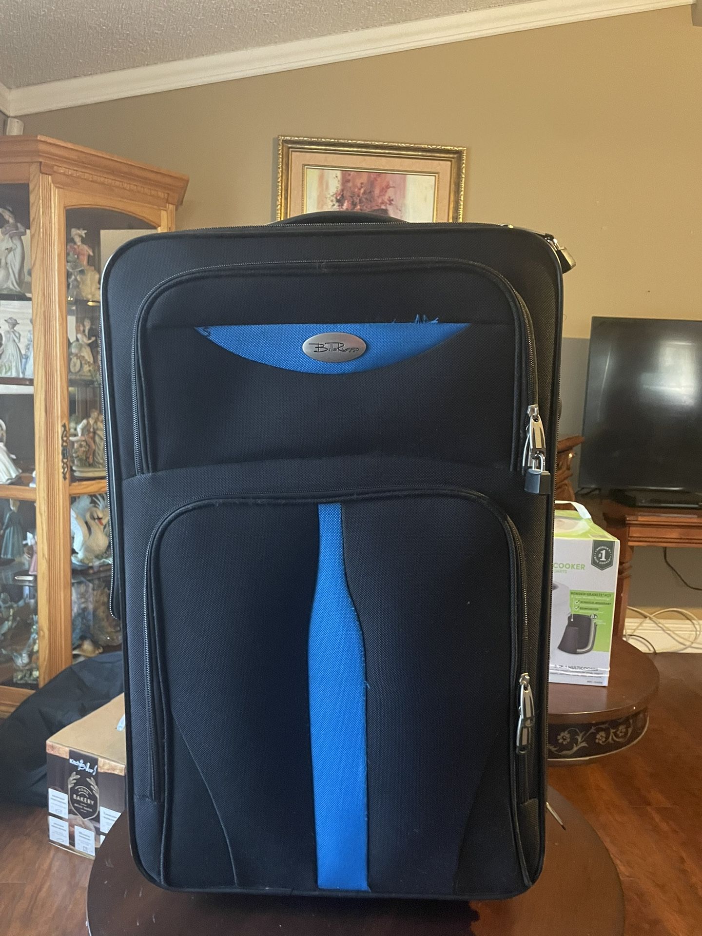 Suitcase for Sale in Hemet, CA - OfferUp