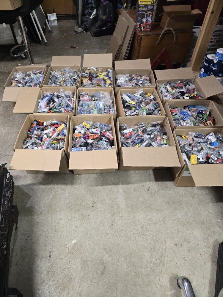 325 Lbs Of Hot Wheels!! for Sale in Monroe, WA - OfferUp