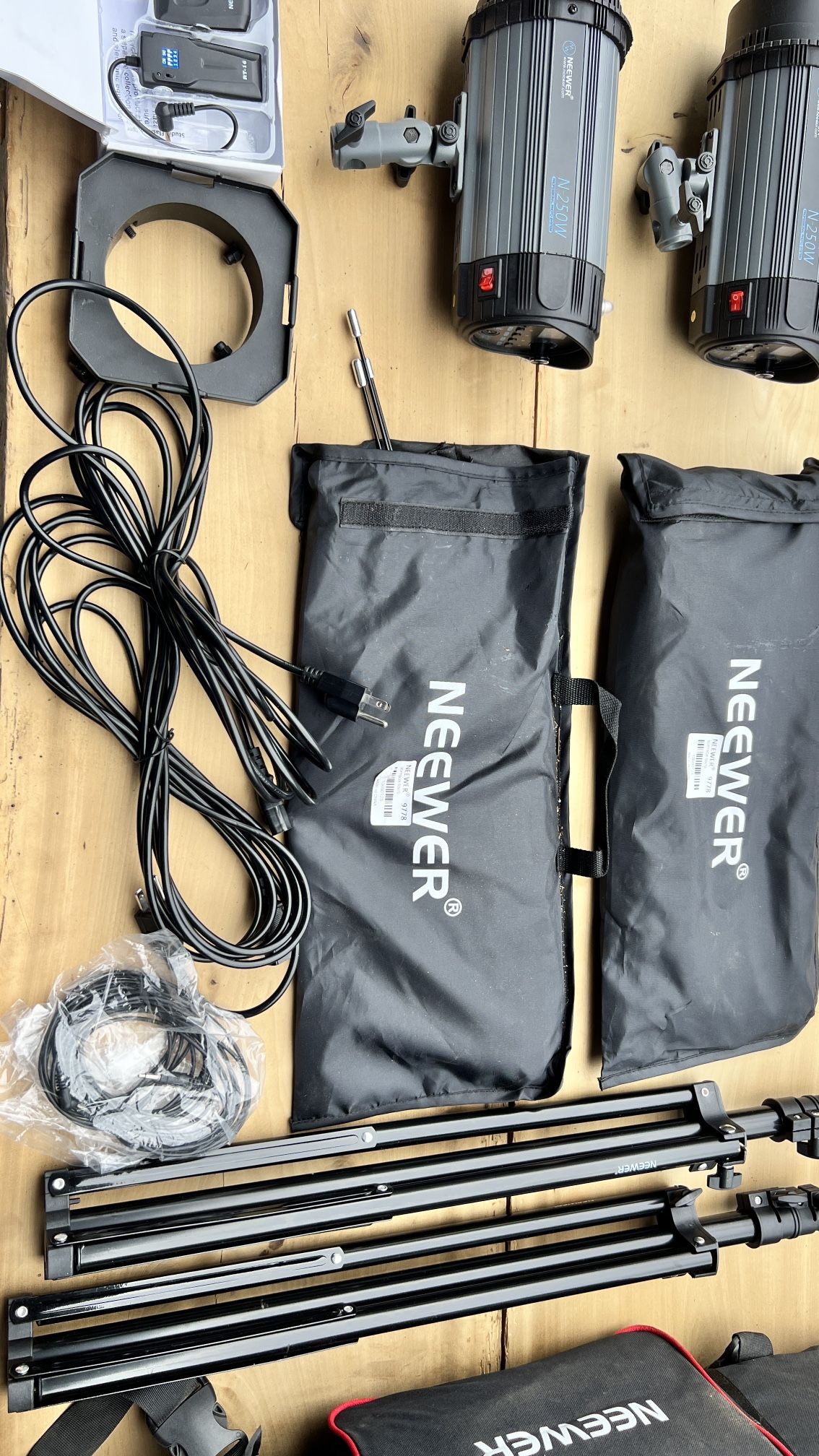 Neewer 250N 300W Strobe Studio for Sale in Garden Grove, CA - OfferUp