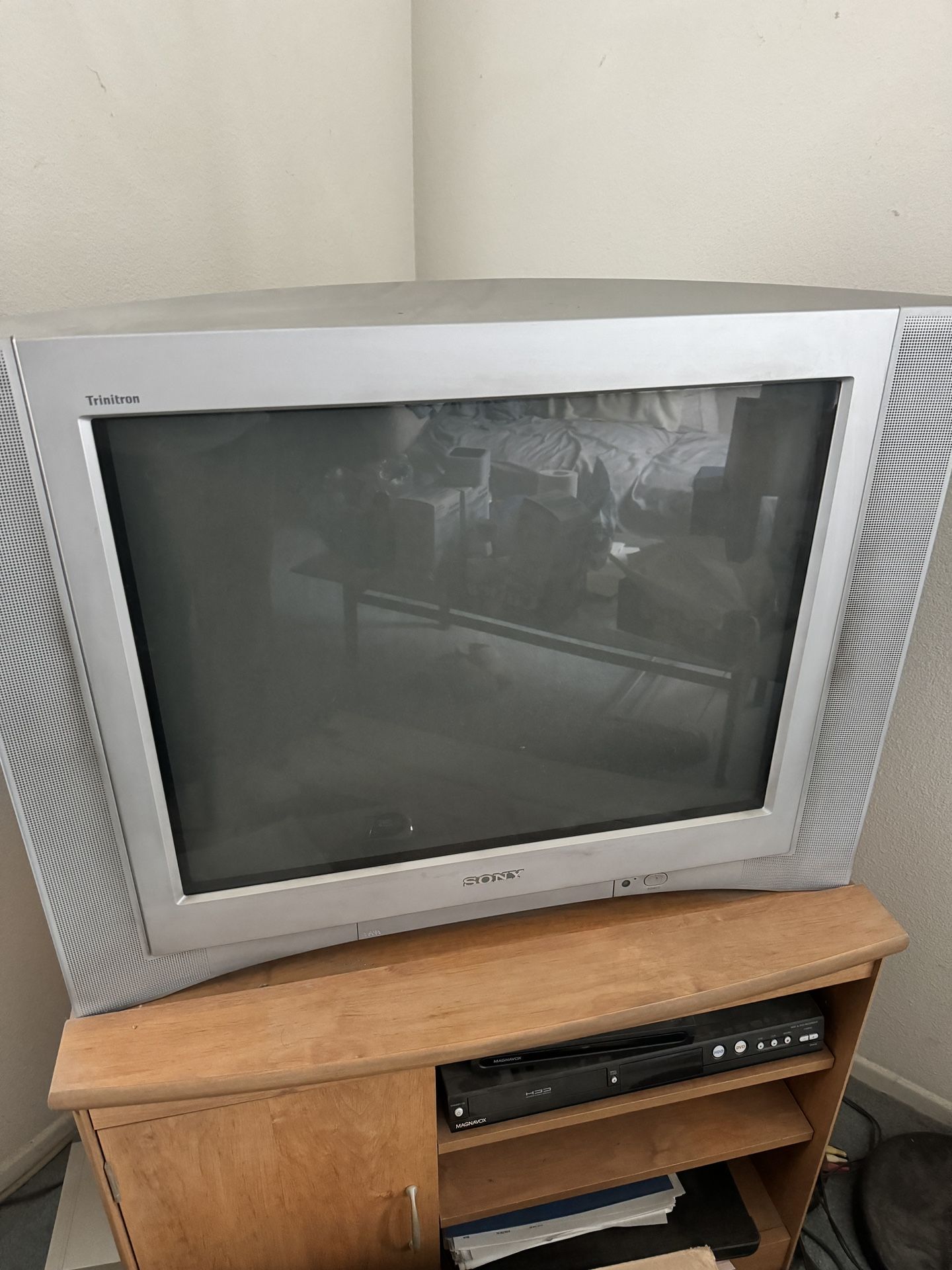 Retro Sony 27-inch CRT Trinitron TV for Sale in Los Angeles, CA - OfferUp