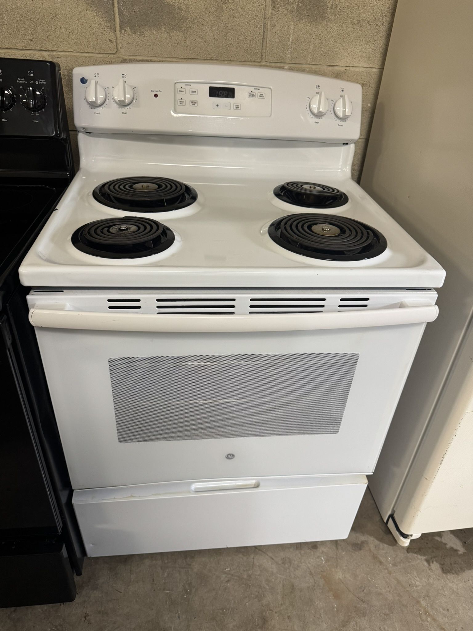 Ge Electric Stove With Warranty $299 for Sale in San Antonio, TX - OfferUp