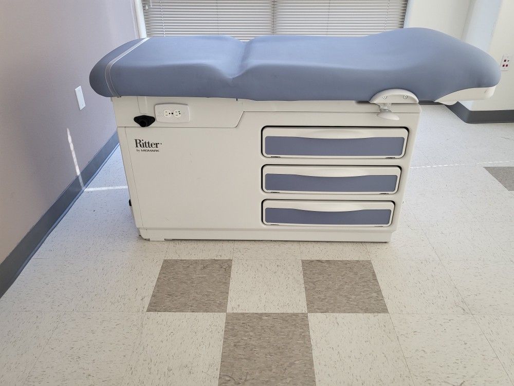 Patient Exam Room Table for Sale in Las Vegas, NV - OfferUp