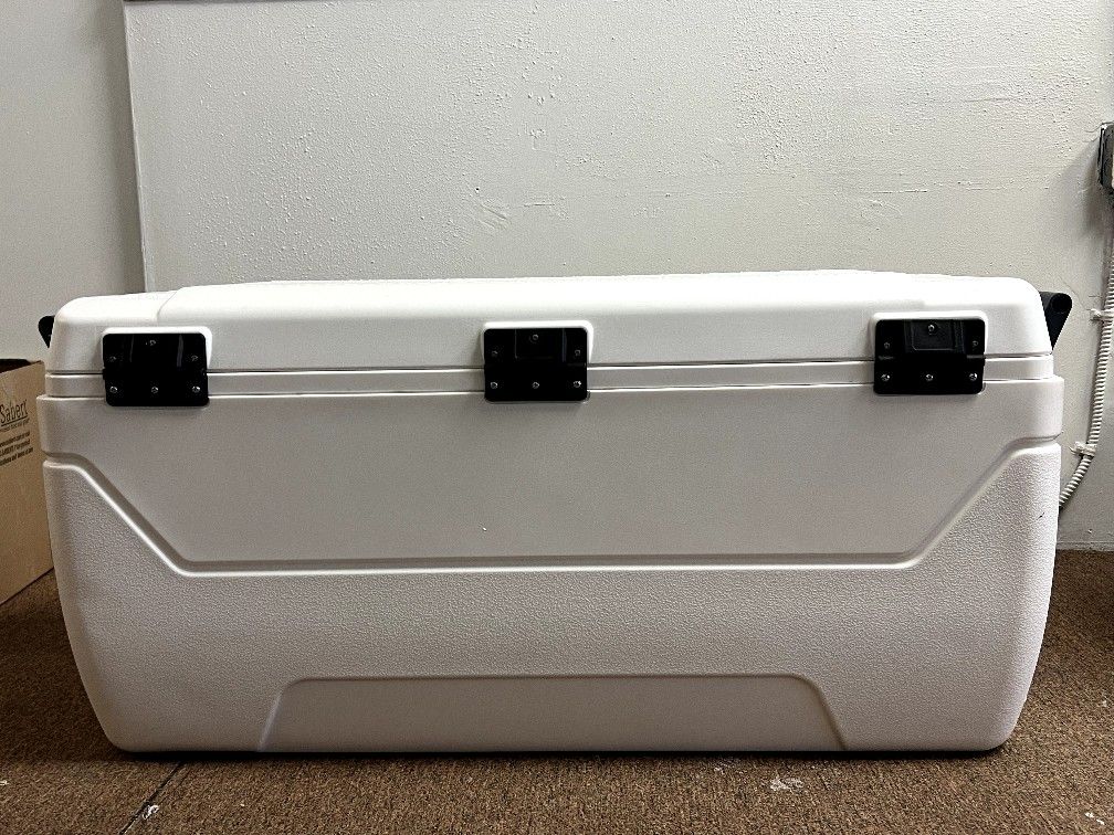 IGLOO Maxcold 150 QT Cooler 142 Liters, Up To 7 Days ice Retention for Sale in Denver, CO - OfferUp