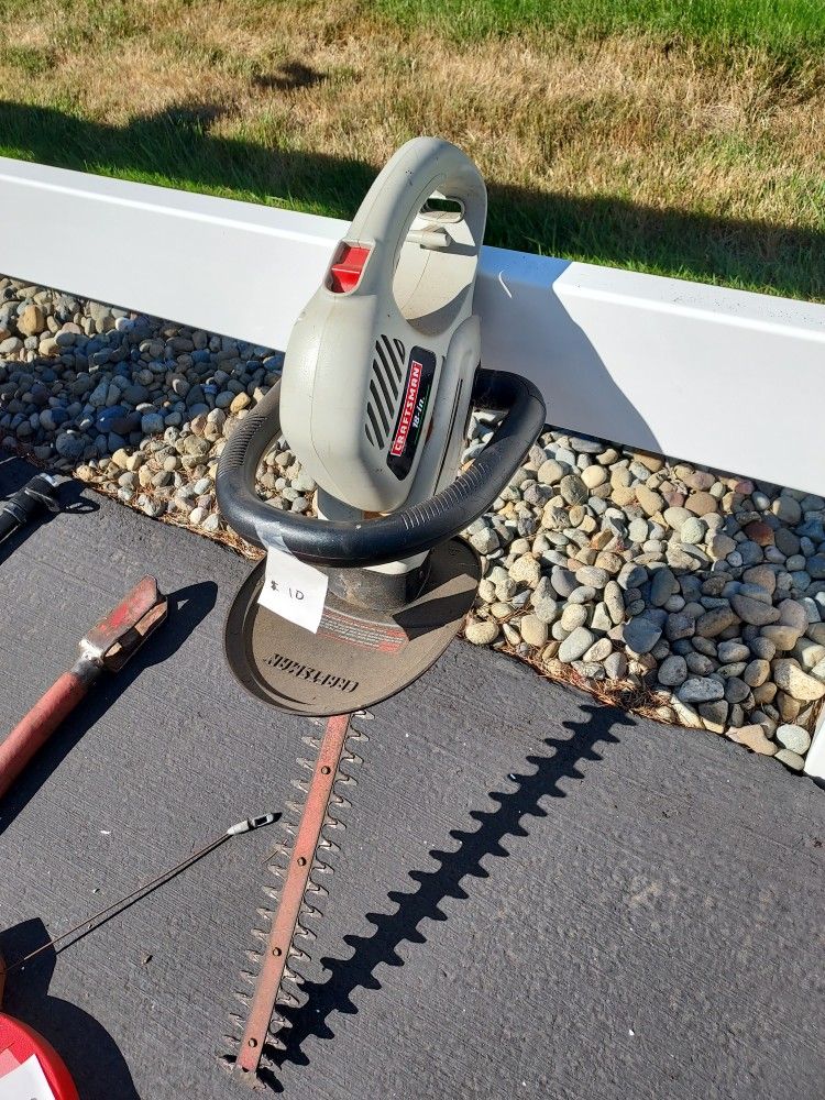 Craftsman 18 Inch Hedge Trimmer for Sale in Puyallup, WA - OfferUp