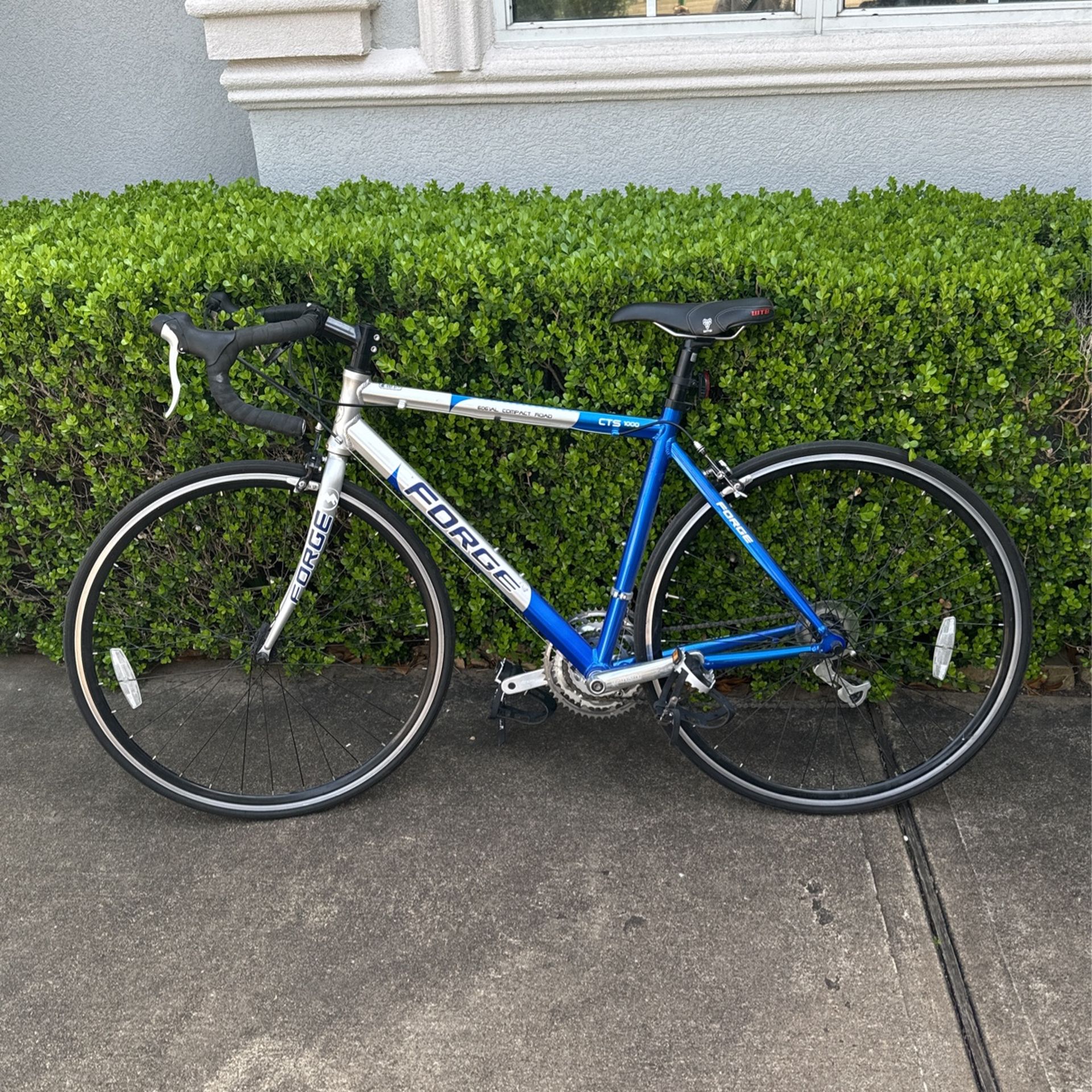 Medium Sized Forge Road Bike for Sale in Sugar Land, TX - OfferUp