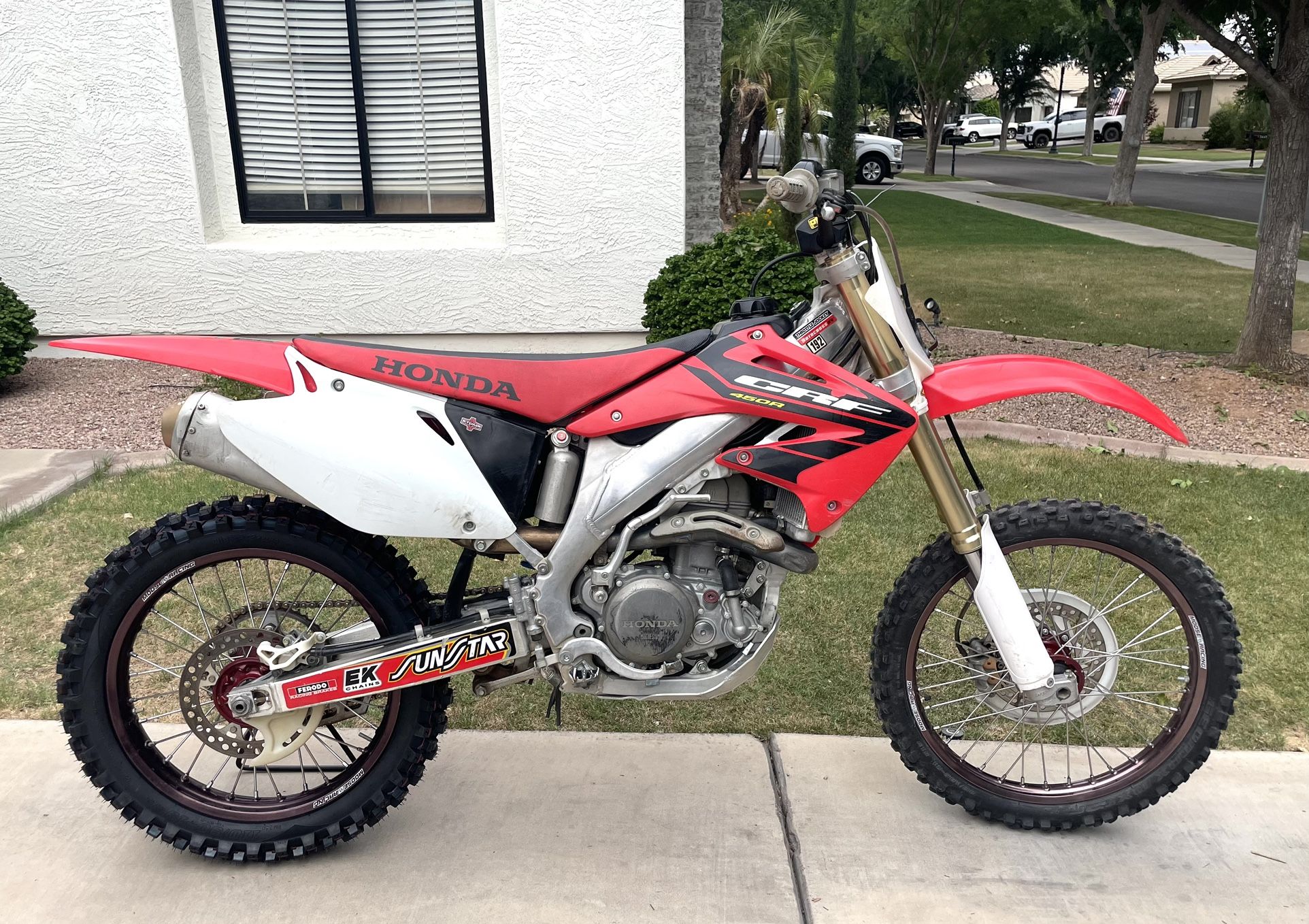 2004 Honda CRF450R CRF 450 CRF450 RUNS GREAT WITH TITLE for Sale in Mesa, AZ - OfferUp