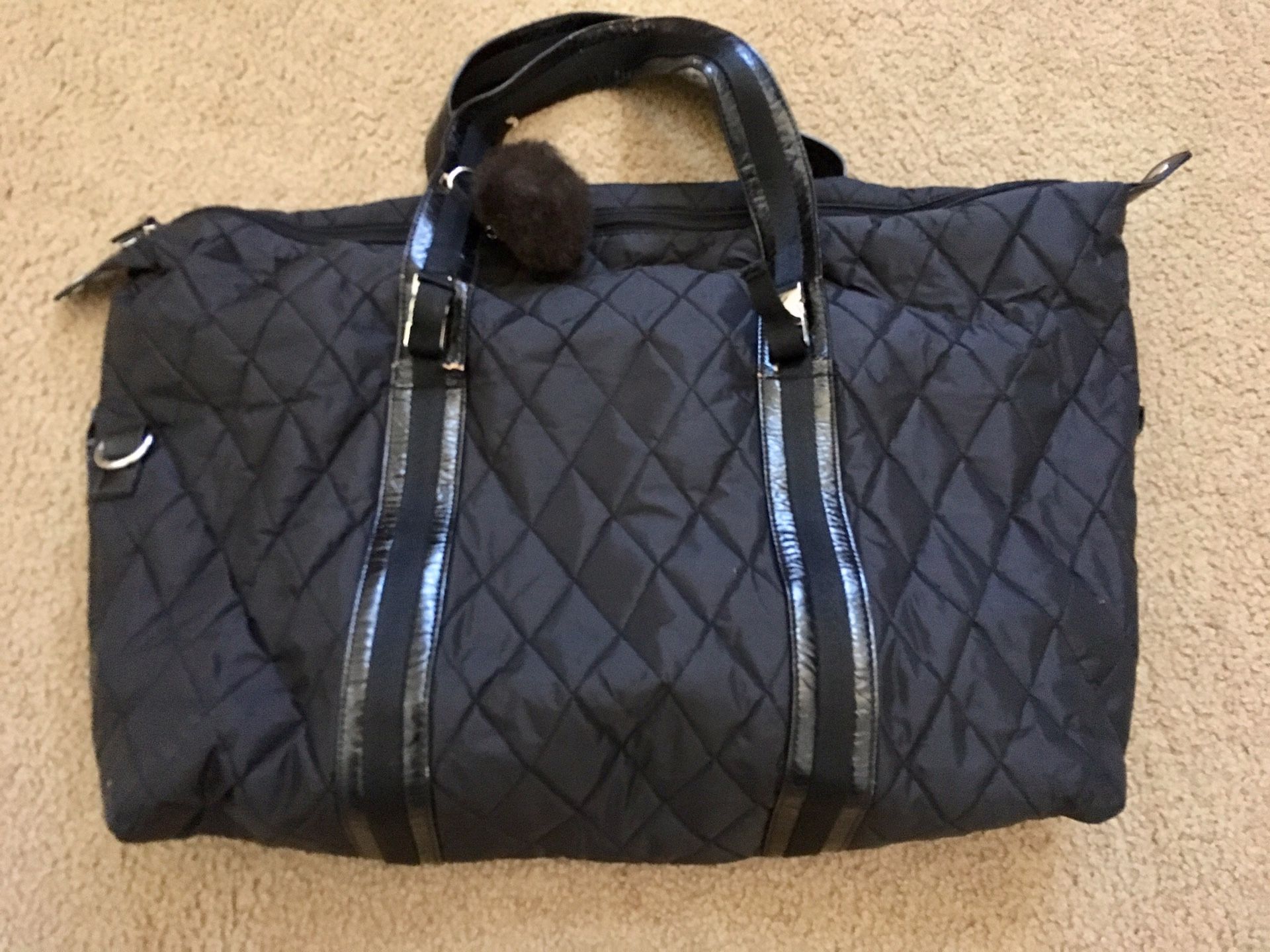 Bath and Body Works Weekender Duffle Bag for Sale in Gilbert, AZ - OfferUp
