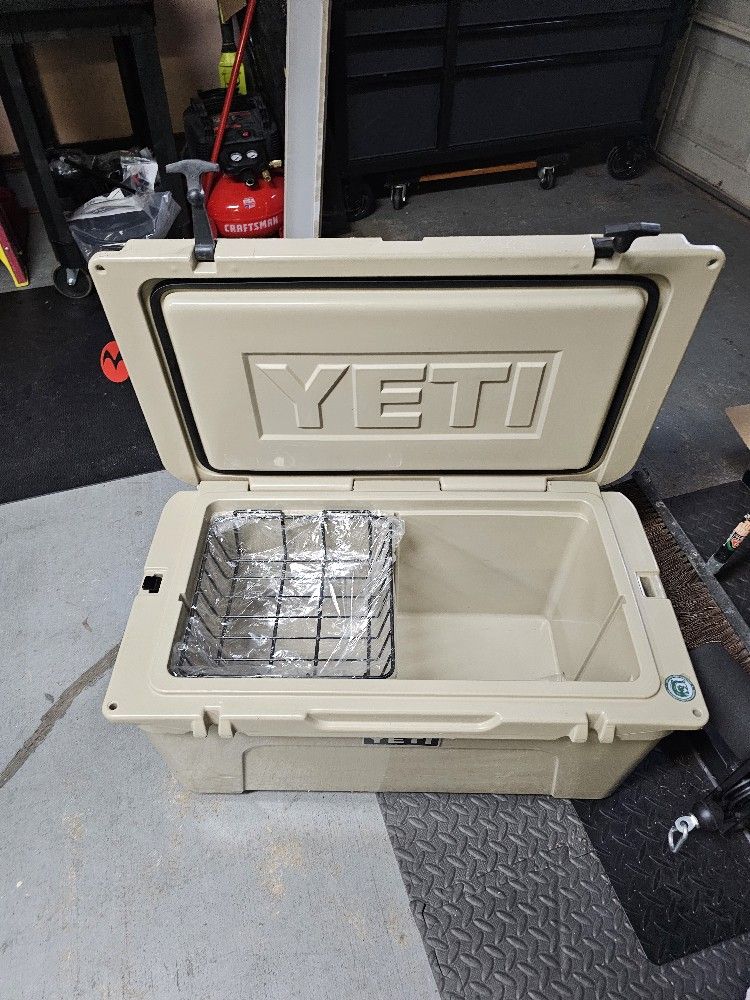 Yeti Tan Tundra 65 for Sale in Austin, TX - OfferUp