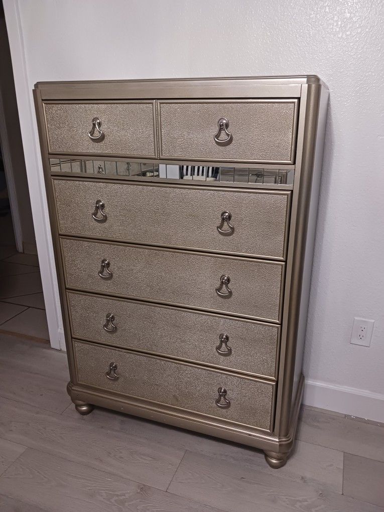 Dresser, Chest And Nightstand for Sale in Miramar, FL - OfferUp