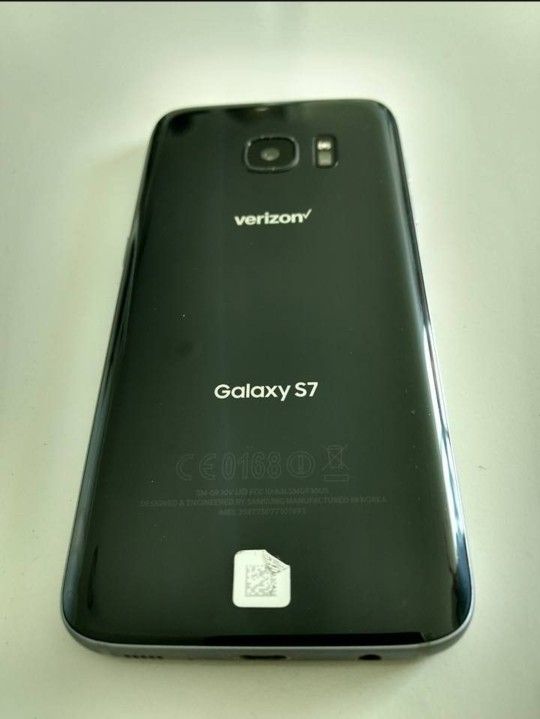Unlocked Samsung Galaxy S7 32gb Black Great Condition for Sale in Oakland Park, FL - OfferUp