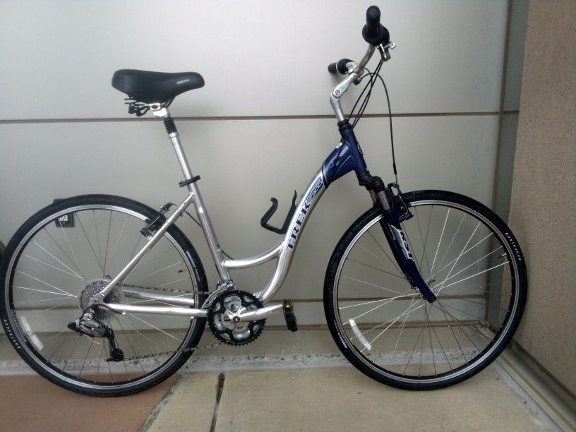 Trek Multitrack 7300 hybrid/comfort road bicycle for Sale in Denver, CO - OfferUp
