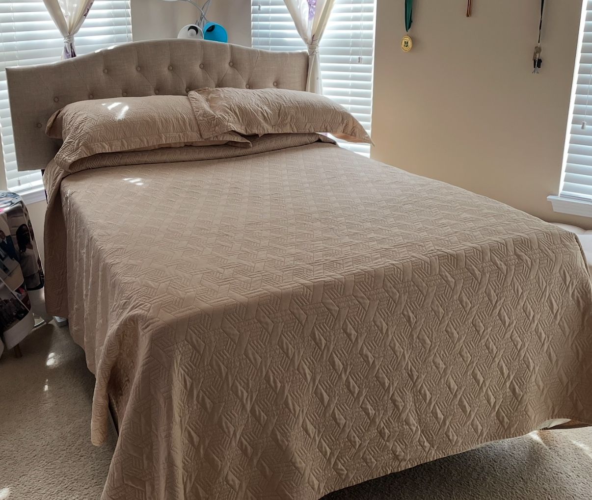 Headboard - Box spring - Rails for Sale in Atlanta, GA - OfferUp