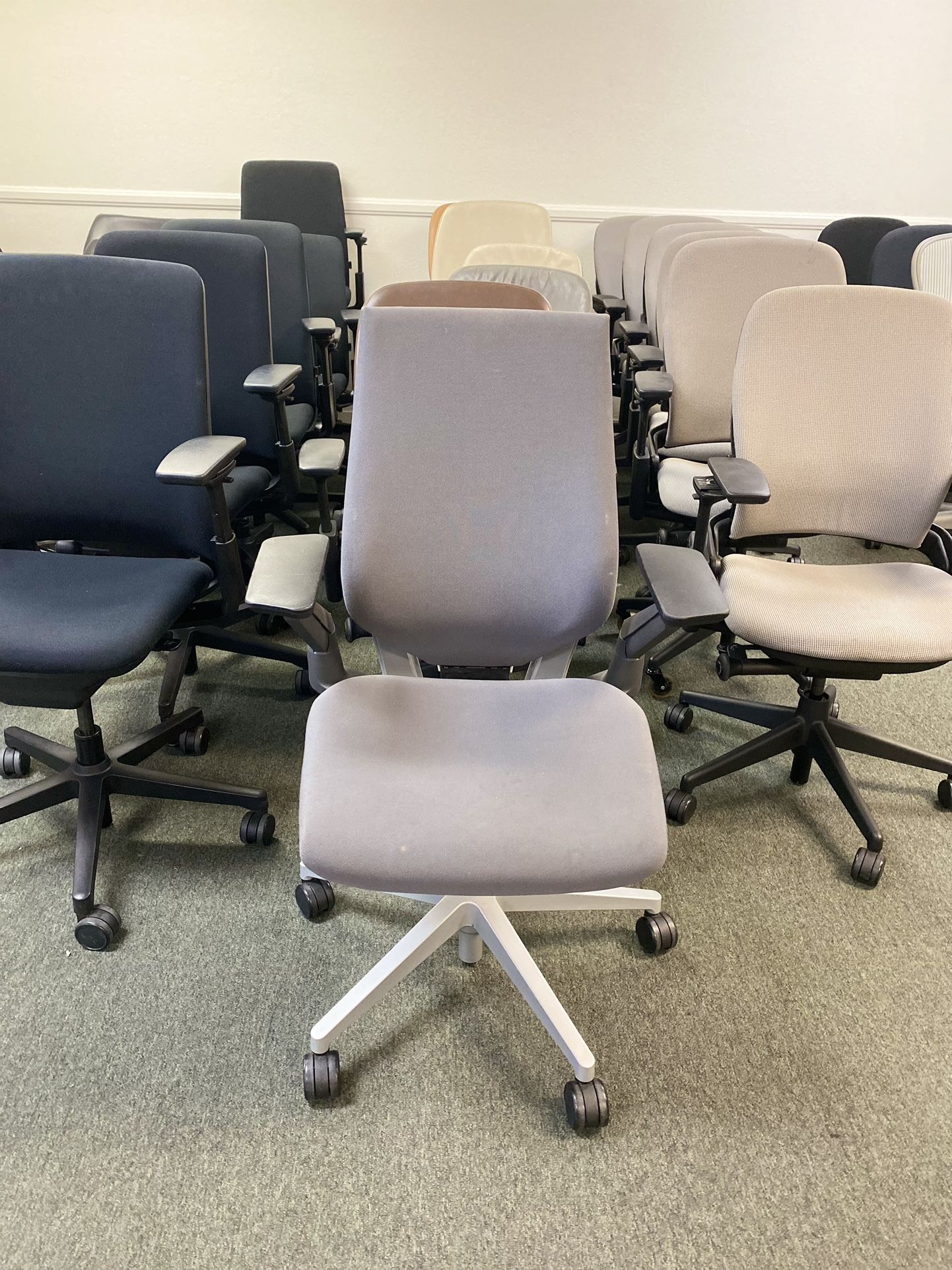 LIKE NEW STEELCASE LEAP V2STEELCASE AMIASTEELCASE GESTURE AND LEPA V2 ...