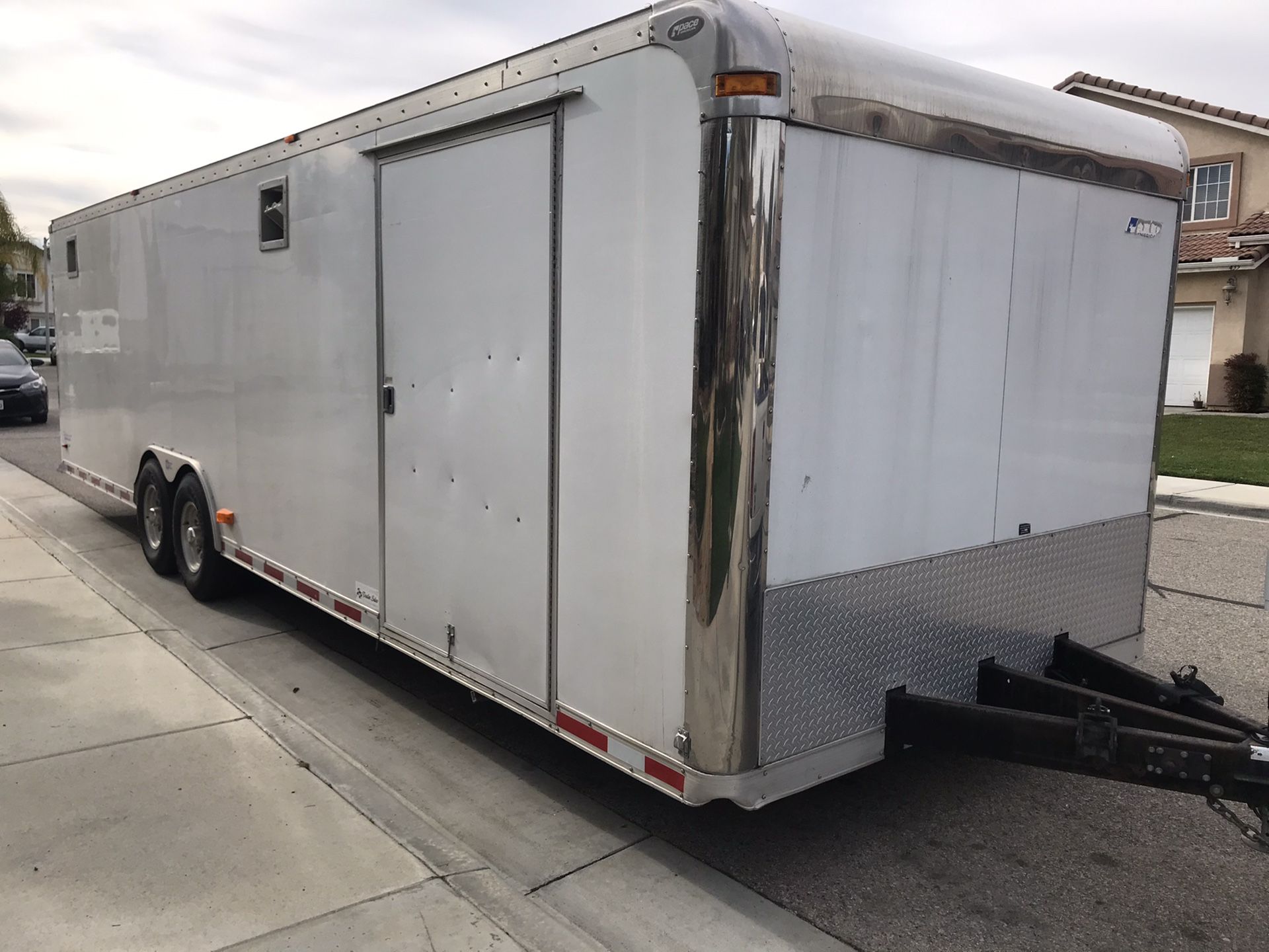 28 ft PACE SHADOW 8 LUGS ENCLOSED TRAILER for Sale in San Jacinto, CA ...