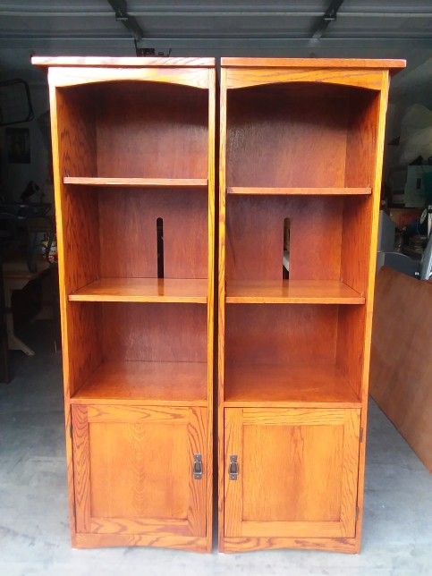 EXCELLENT TOWER WITH SHELFS IN RED OAK COLOR $45 each for Sale in El ...