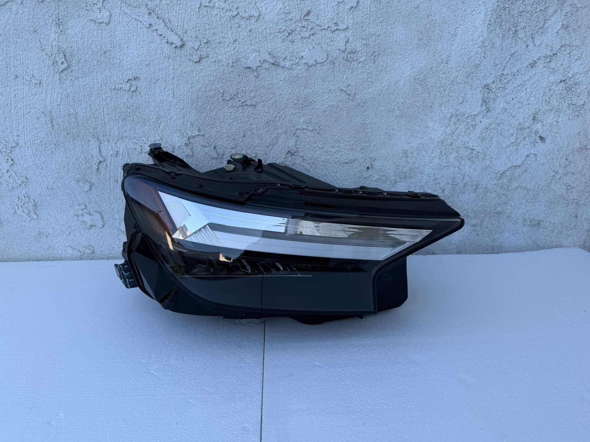 2022 2025 AUDI A4 E-TRON RIGHT SIDE HEADLIGHT OEM for Sale in ...