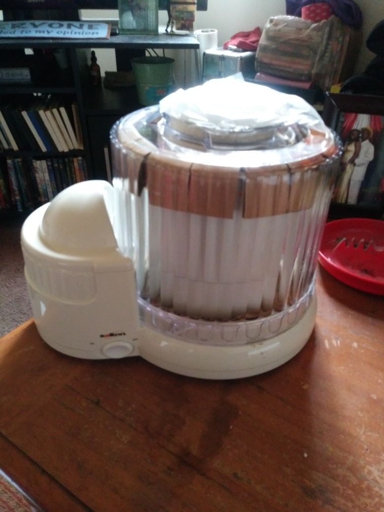 Salton Ice Cream Maker for Sale in Columbus, OH - OfferUp