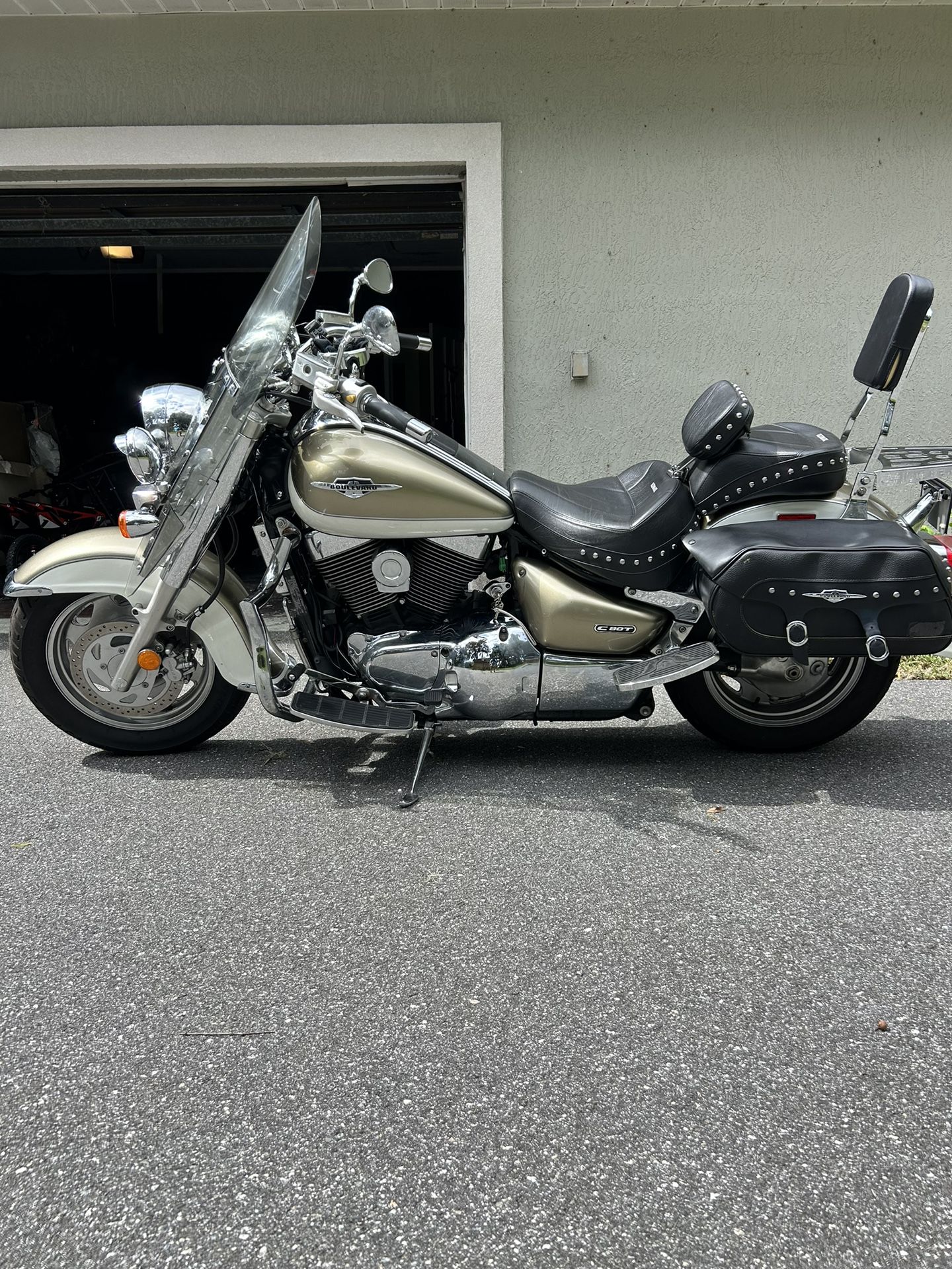 08 Suzuki Boulevard