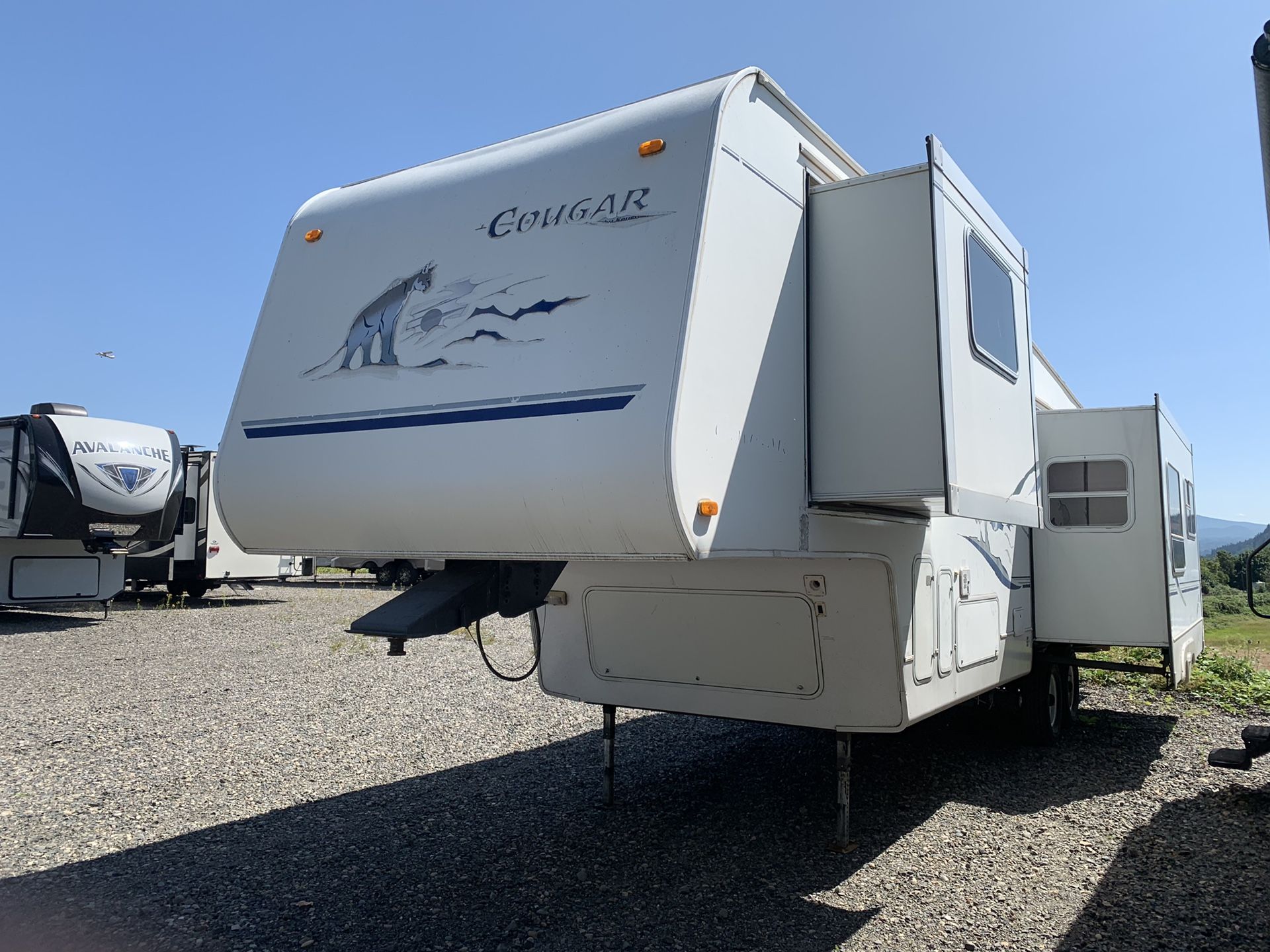 2002 keystone cougar 295EFS 5th wheel for Sale in Hillsboro, OR - OfferUp
