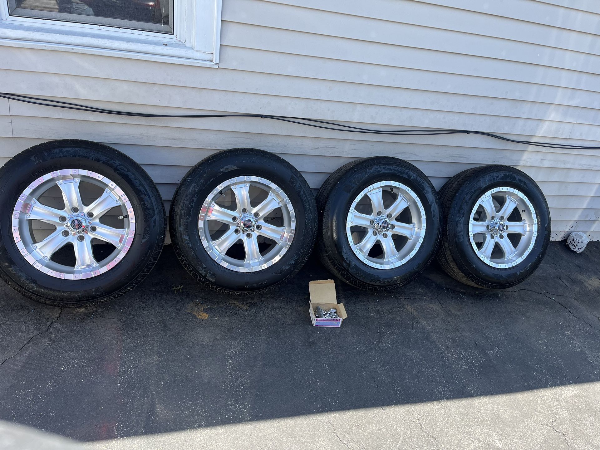 17” Wheels Rims 6x5 Chevy Trailblazer GMC Envoy for Sale in Tinley Park ...
