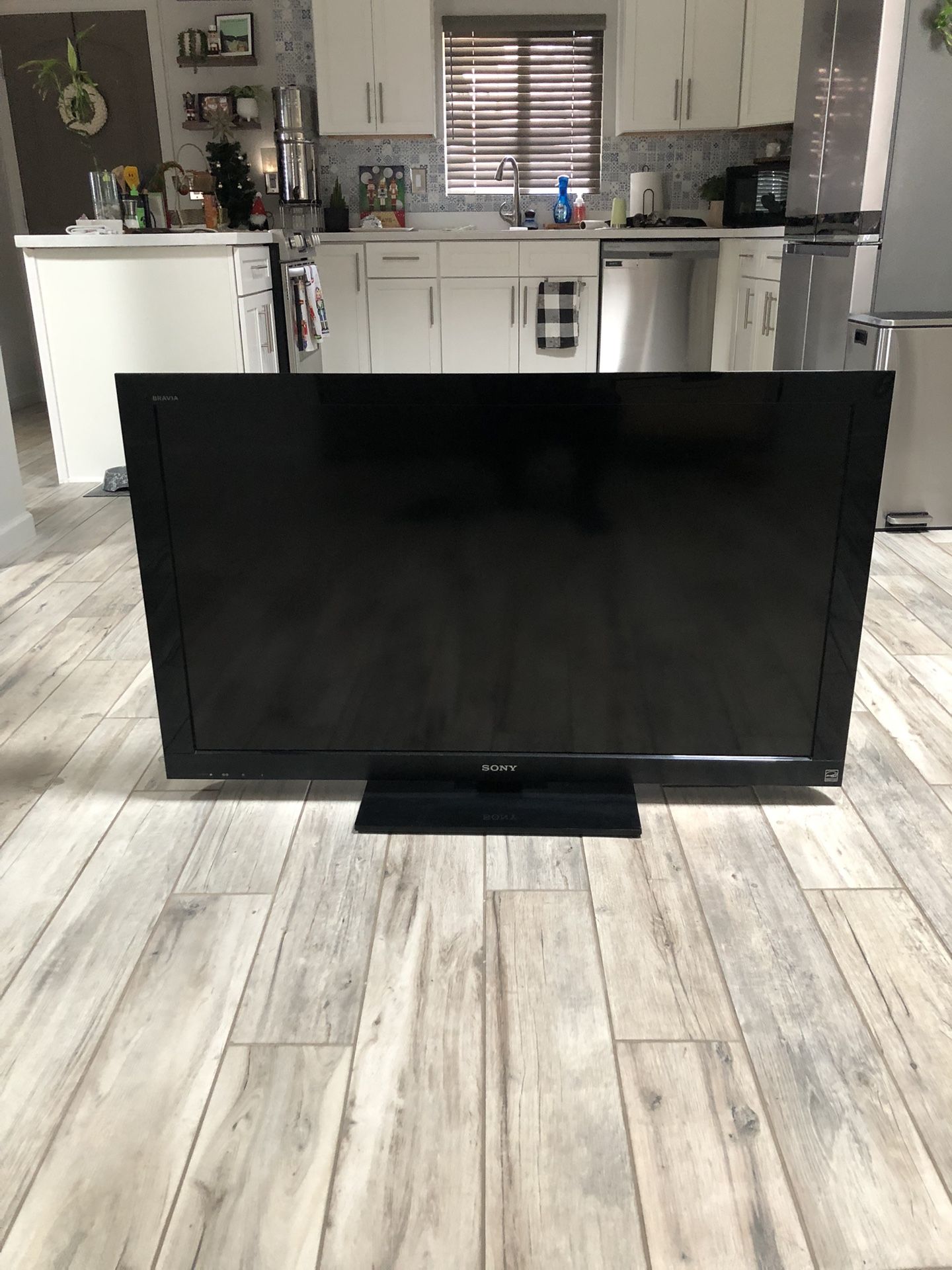 SONY 45 inch TV w/ swivel stand for Sale in Phoenix, AZ - OfferUp