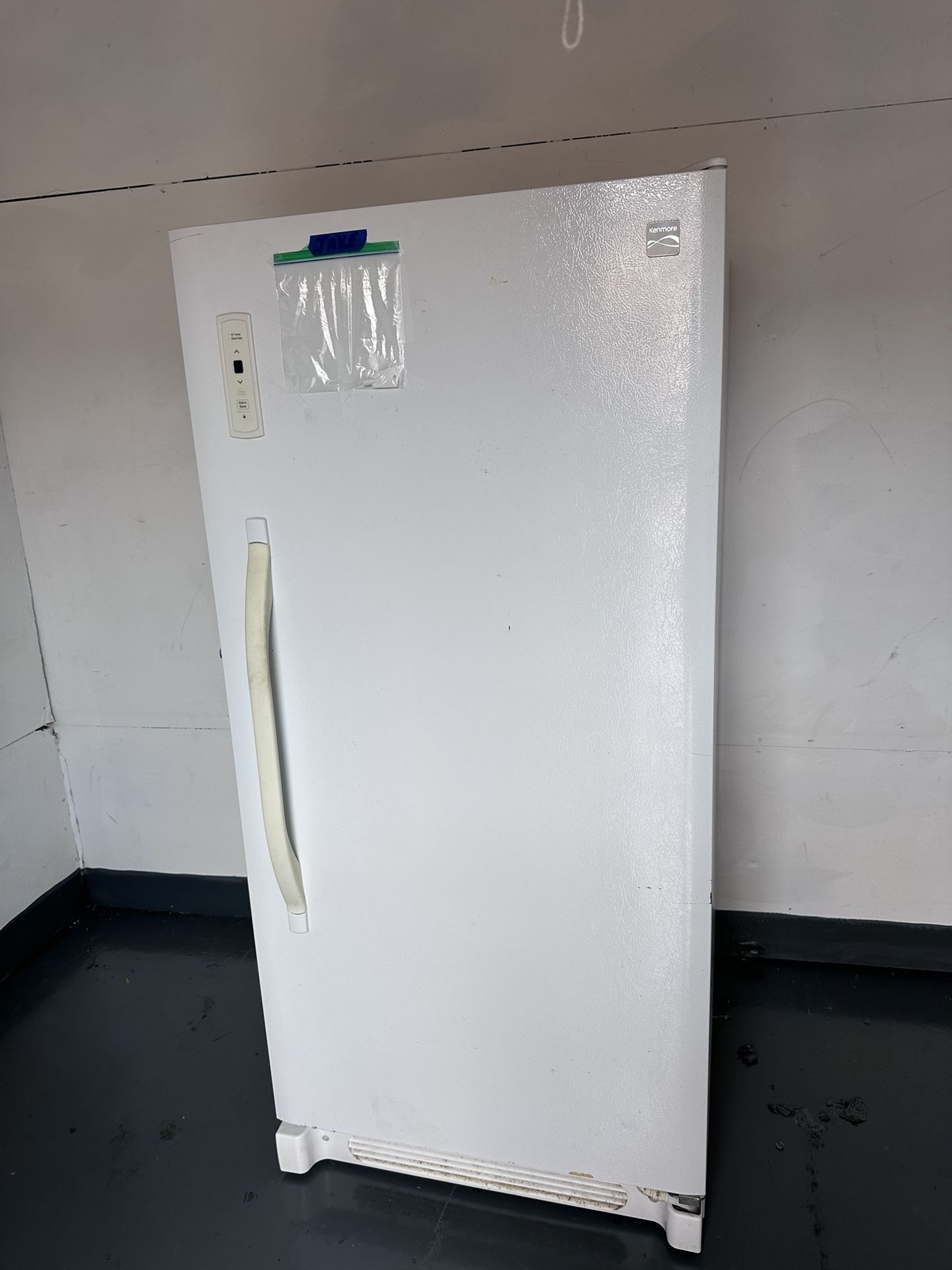 Freezer, Upright for Sale in Virginia Beach, VA - OfferUp