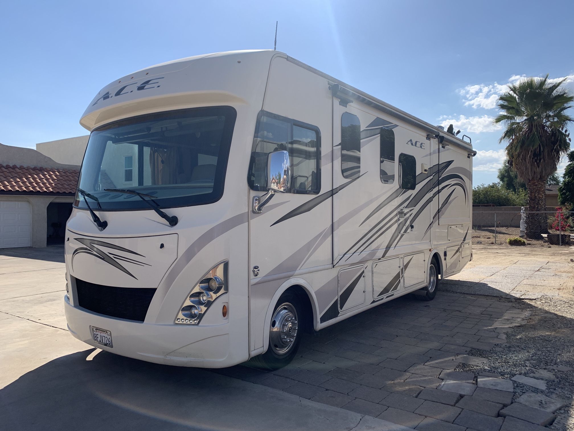 2018 Thor motor coach Ace 27.2 for Sale in Fontana, CA - OfferUp