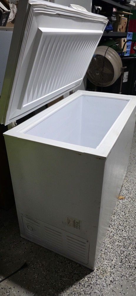 Frigidaire Deep Freezer for Sale in Portsmouth, VA - OfferUp