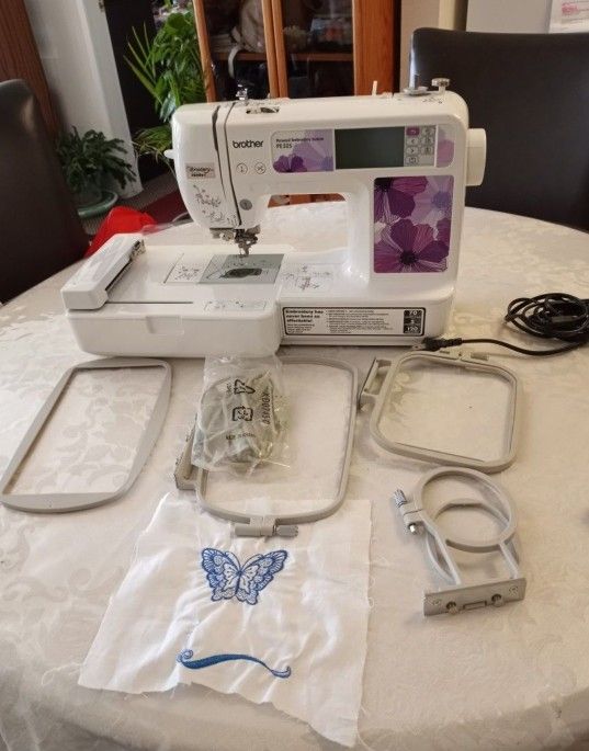Brother Embroidery Machine Brother PE525 Embroidery Machine - 4x4 Inch ...