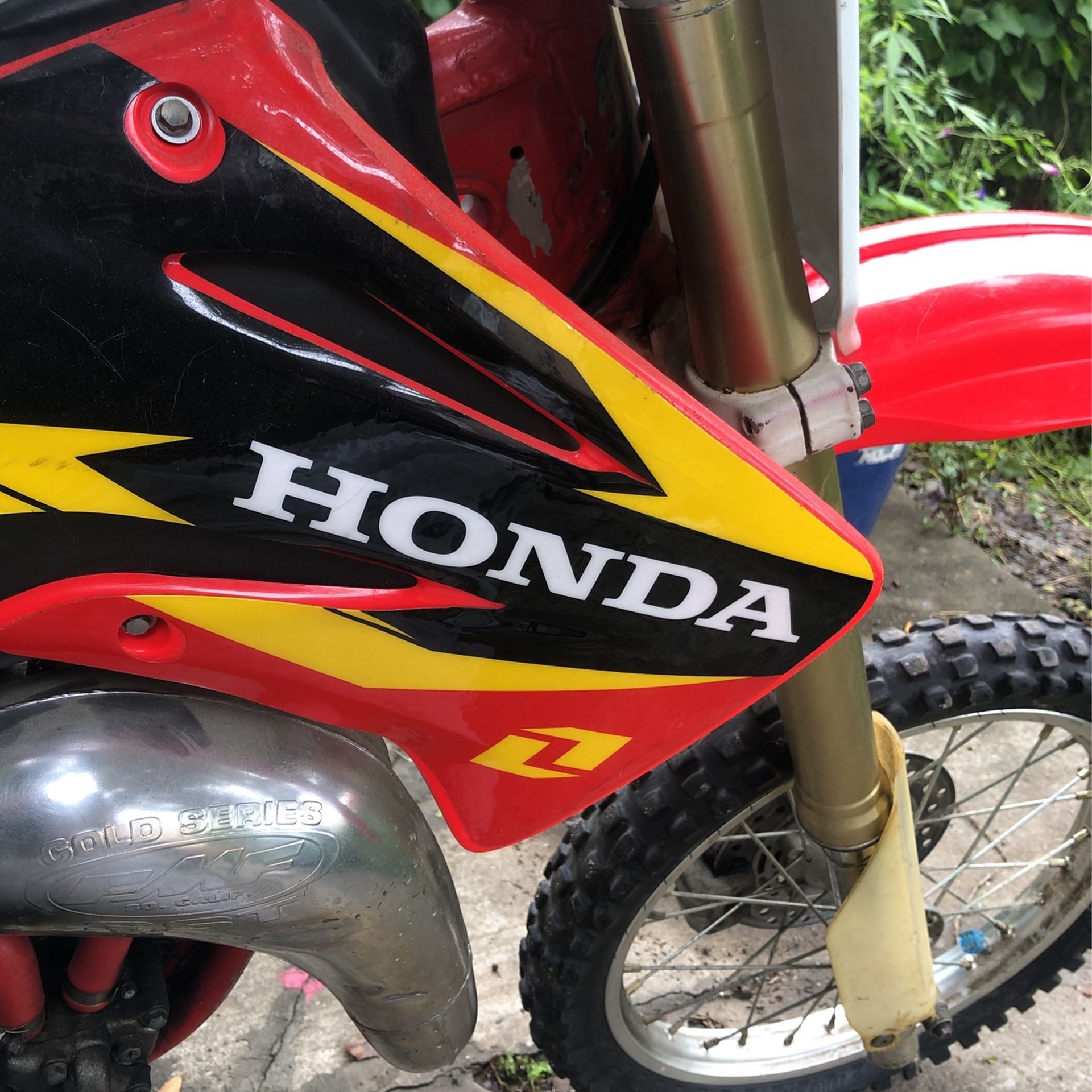 HONDA CR85 2 Stroke Dirt bike (3k OBO) for Sale in The Bronx, NY - OfferUp
