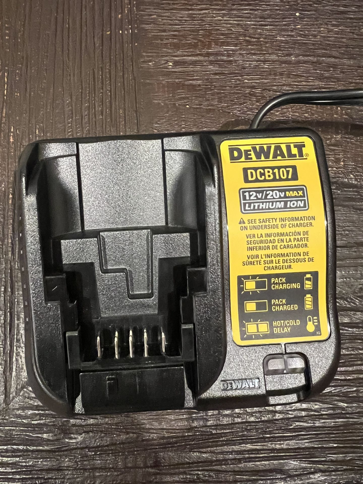 Dewalt DCB107 charger (new) for Sale in Falls Church, VA - OfferUp