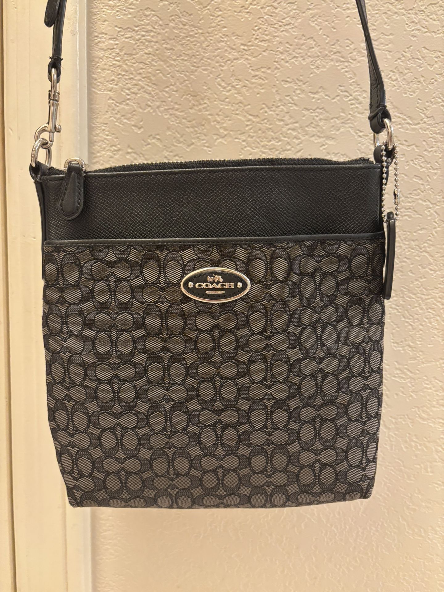 Coach Cross Body Purse Bag for Sale in Glendale, AZ - OfferUp