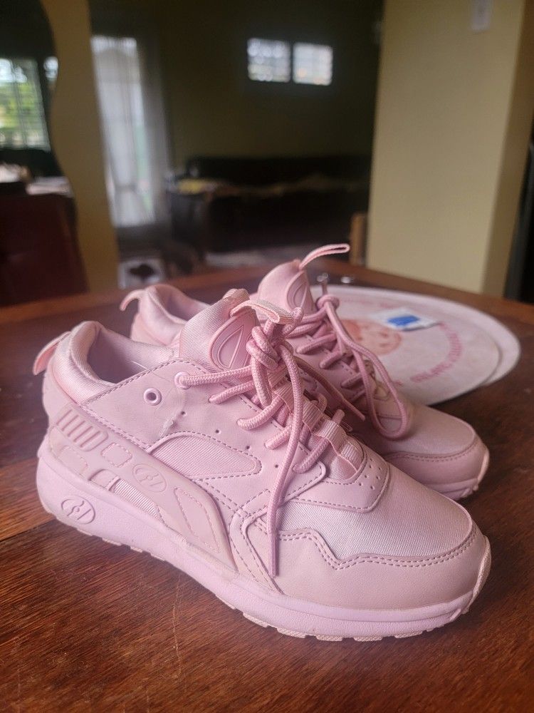 Heelys Girls Size 4 for Sale in Long Beach, CA - OfferUp