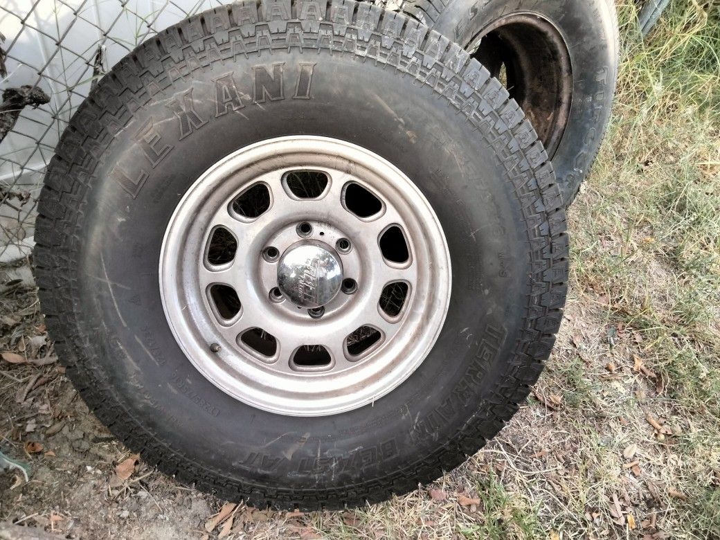 285 75 16 eagle rims& tires yukon Silverado suburban for Sale in Bell ...