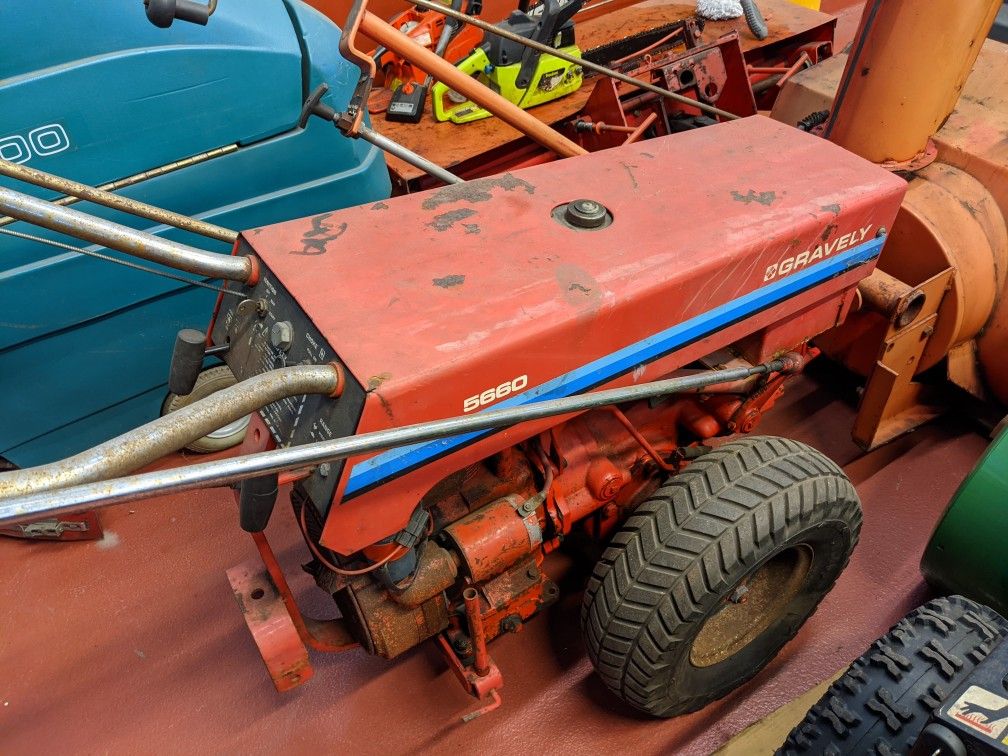 Gravely 5660 convertible tractor with 2 attachments for Sale in Melrose ...