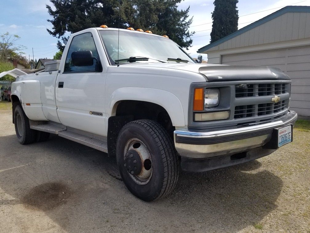CHEVROLET K3500 DUALLY 4X4 ** LOW MILES ** for Sale in Tacoma, WA - OfferUp