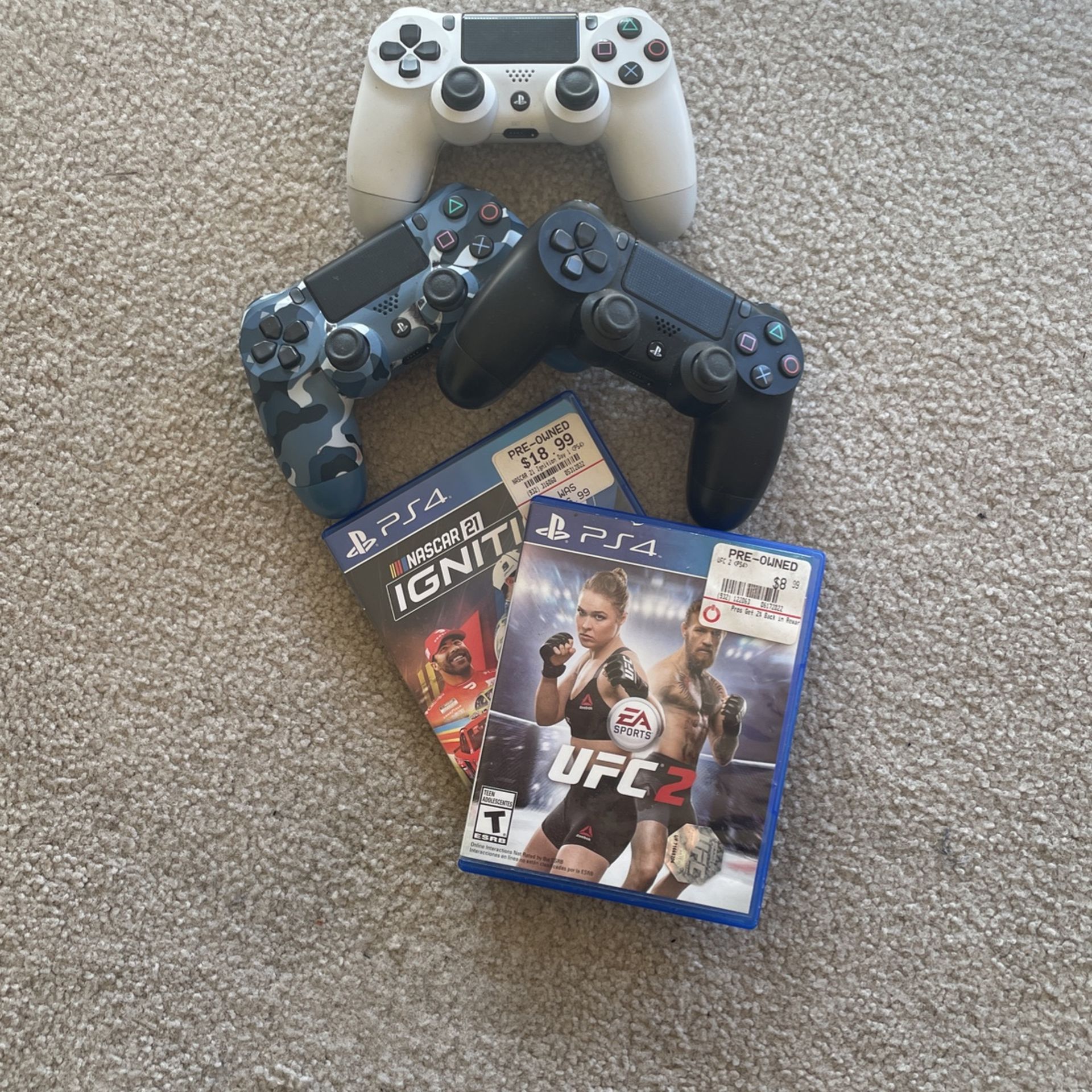 Three PS4 Gamepads + 2 Games for Sale in Bellevue, WA - OfferUp