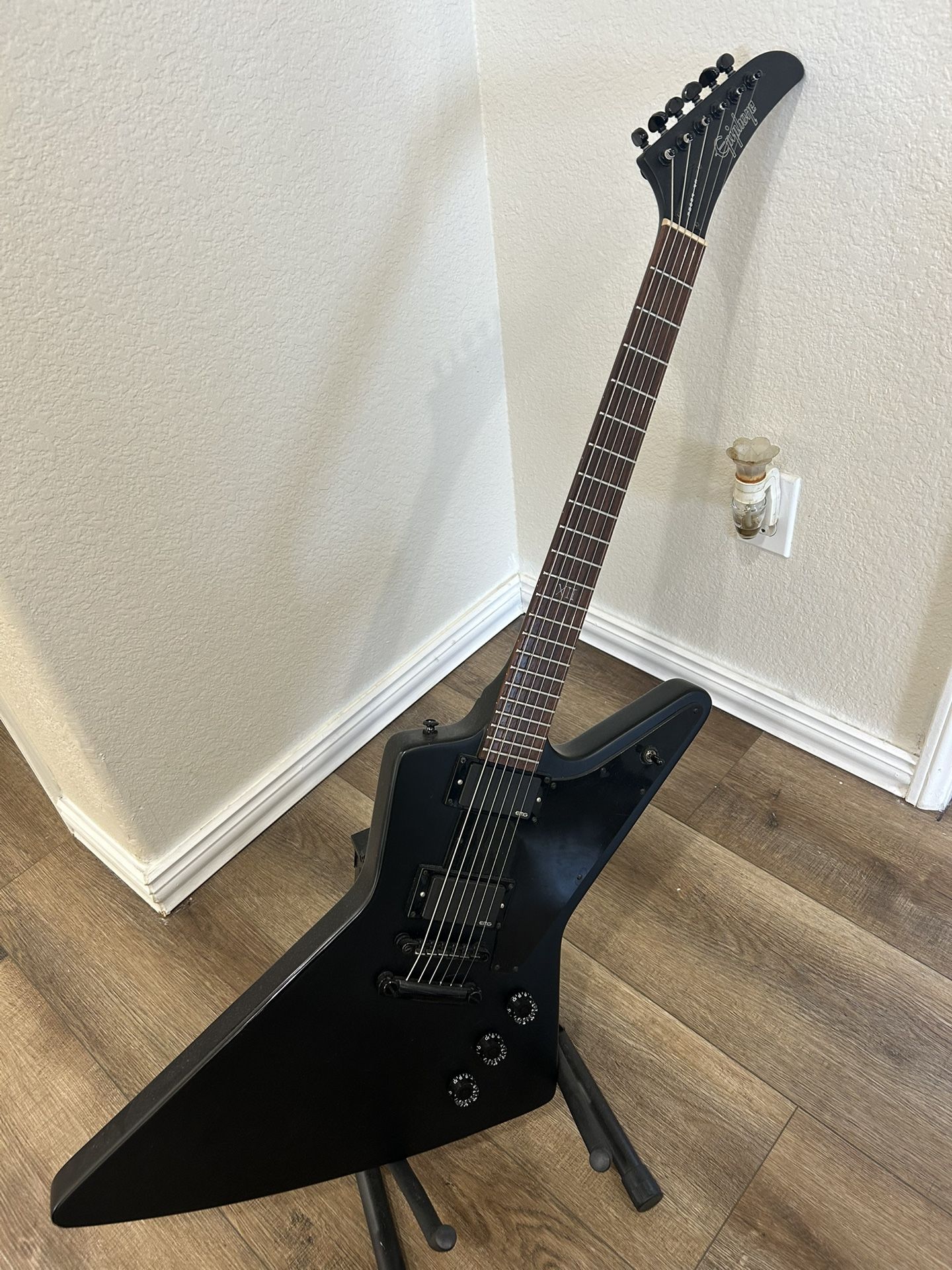 Epiphone Explorer Gothic Electric Guitar for Sale in Vista, CA - OfferUp