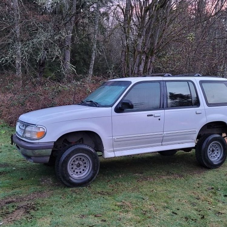 1997 Ford Explorer for Sale in Poulsbo, WA - OfferUp