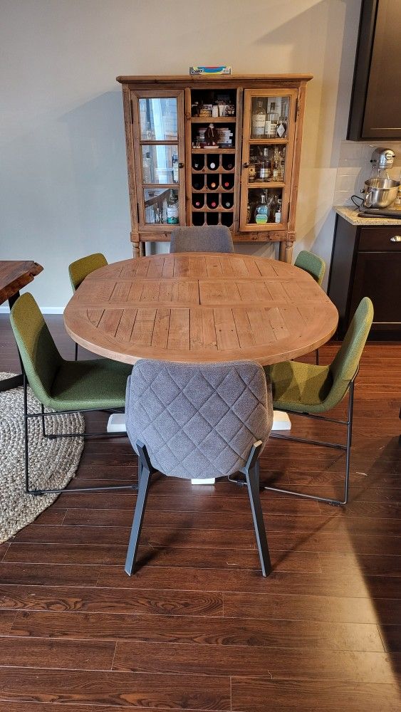 Pottery Barn Hart Round Reclaimed Wood Pedestal Extending Dining Table for Sale in Lacey WA OfferUp