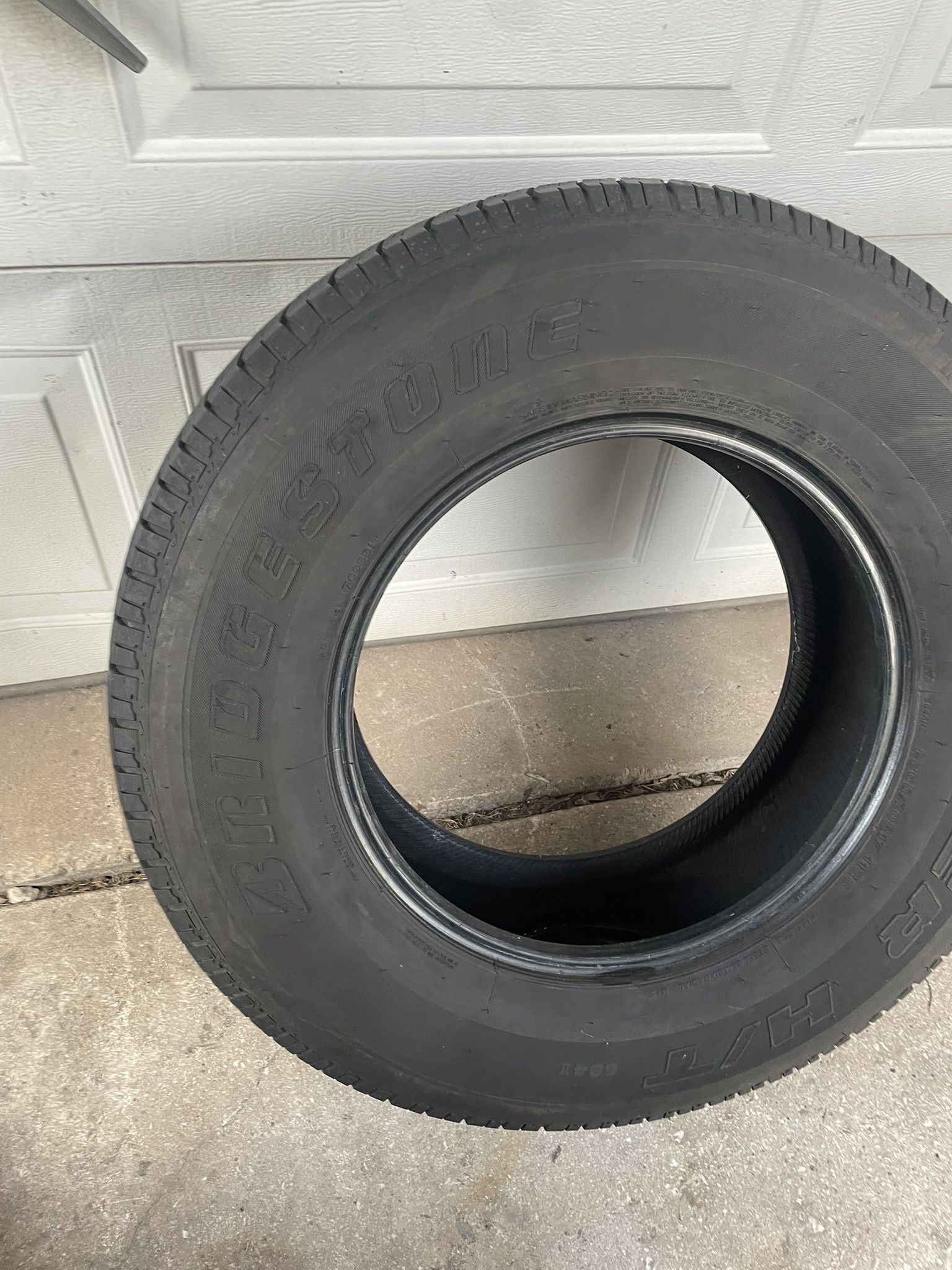 Bridgestone Dueler HT P 265/70R17 Tire for Sale in San Antonio, TX - OfferUp