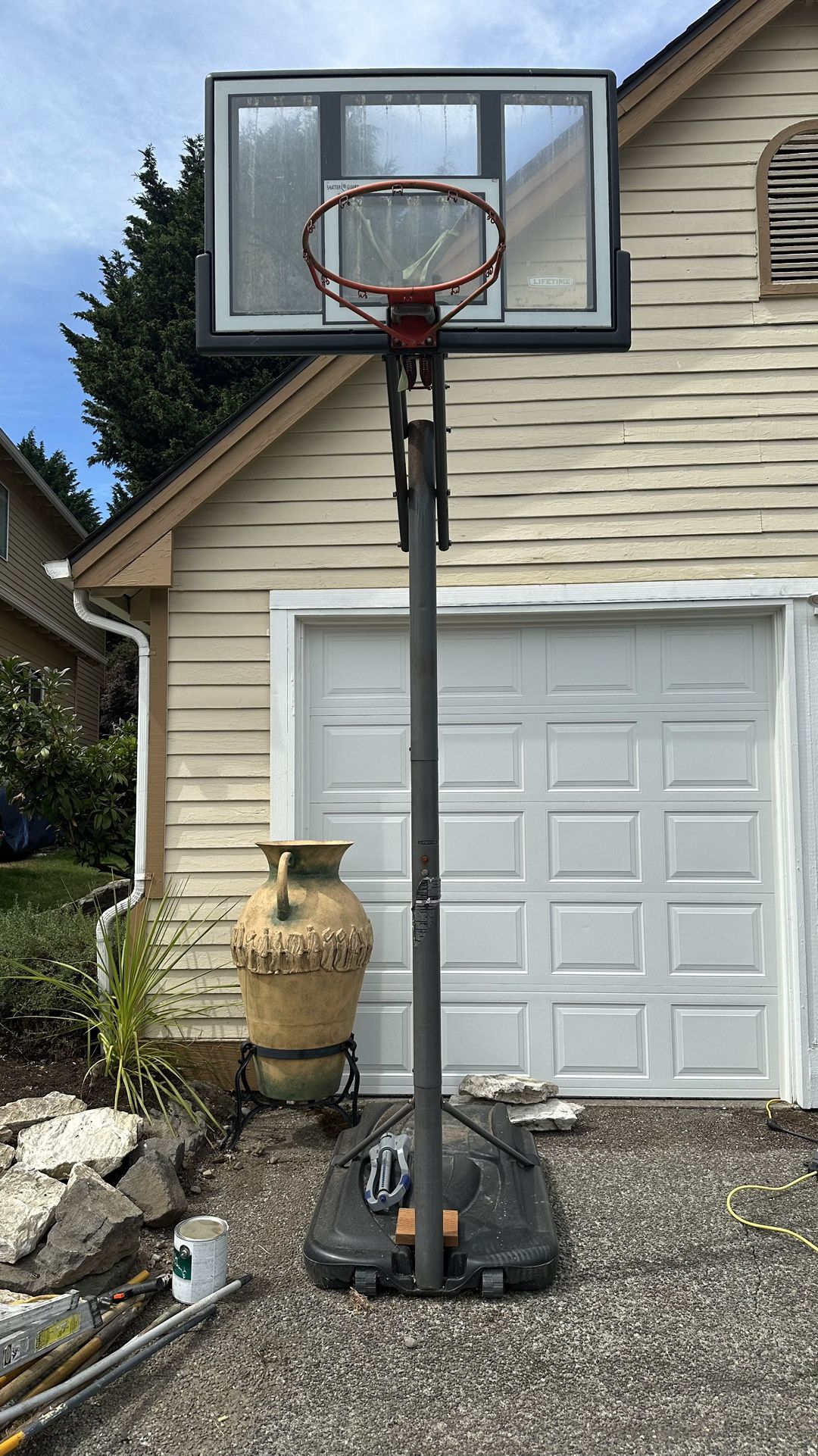 Free Basketball Hoop for Sale in Federal Way, WA - OfferUp