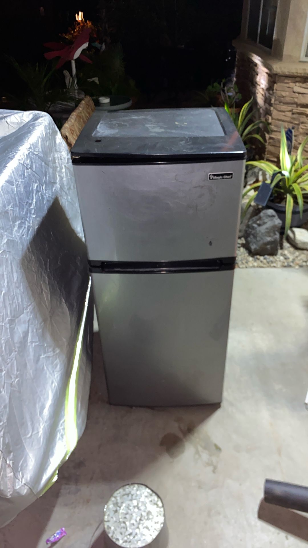 Magic Chef Mini Fridge for Sale in Riverside, CA - OfferUp